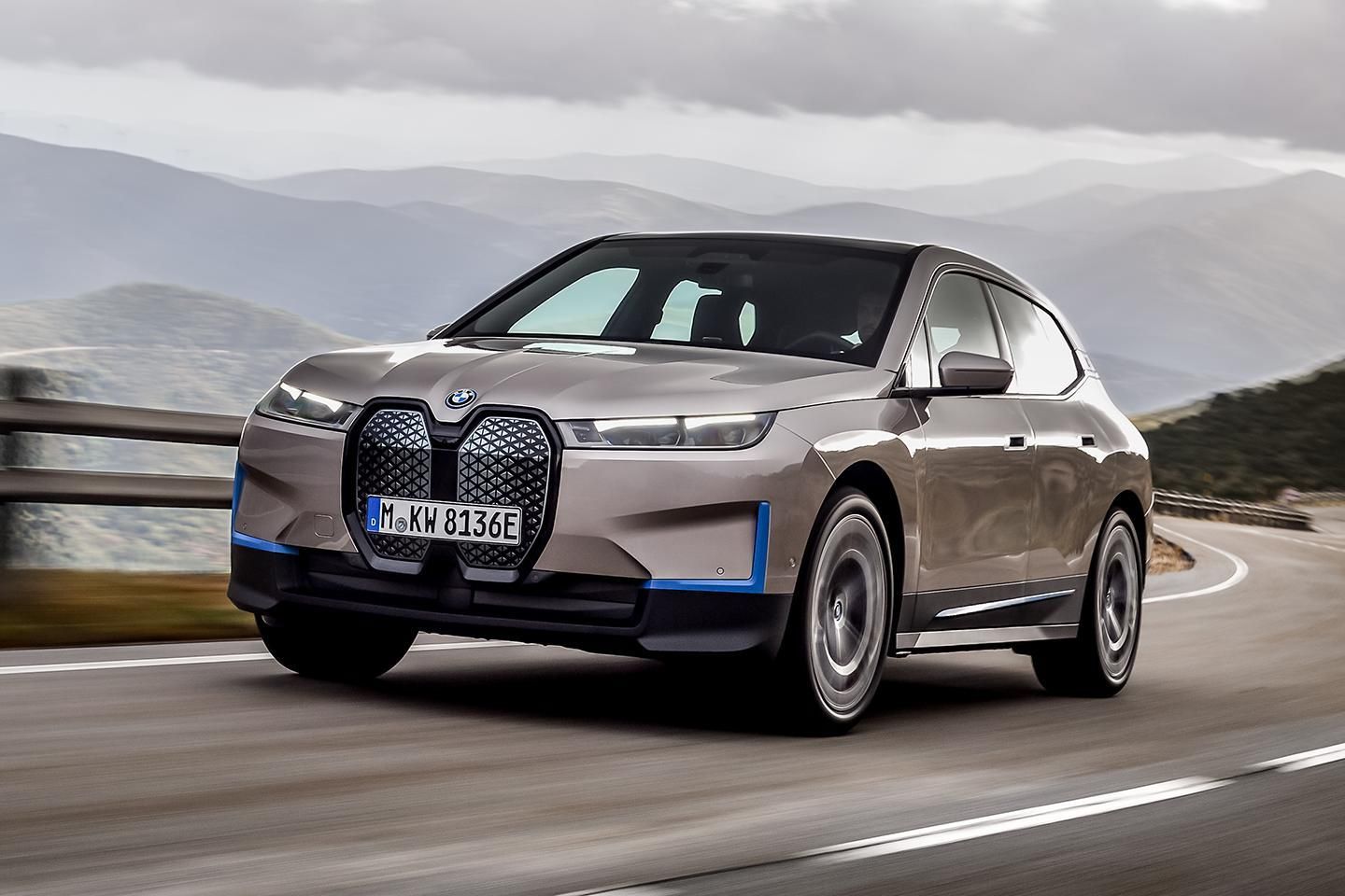 BMW IX Unveiled With 500hp 373 mile Range PistonHeads UK