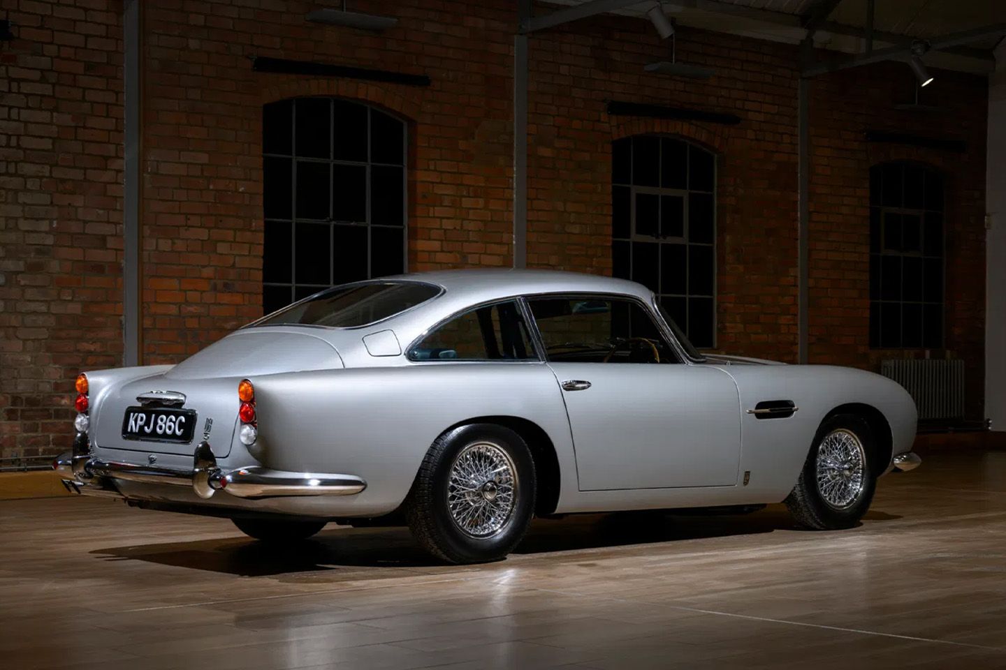 £900 Aston Martin DB5, £10k manuals... - PistonHeads UK